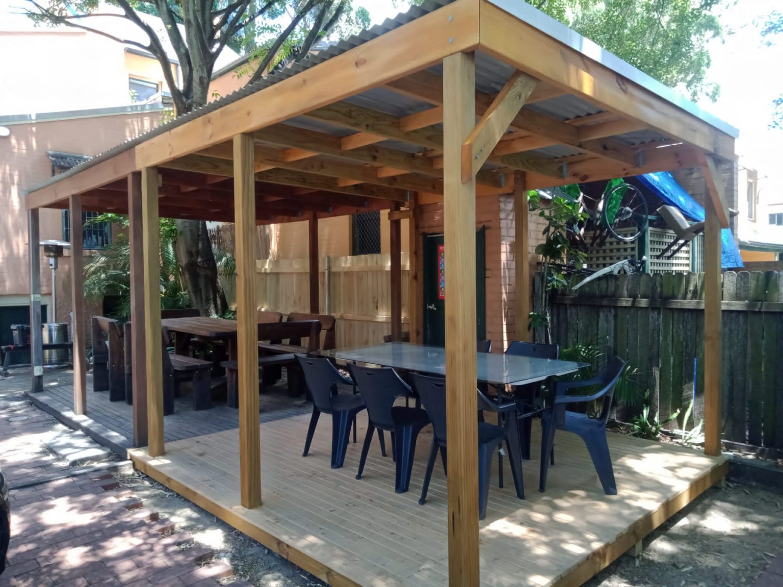 Learning on-site – Building a Pergola – Habitat Women